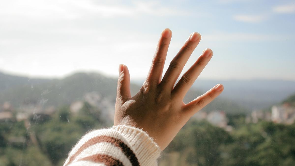Penyebab Muncul Bintik Hitam di Tangan Serta Cara Menanganinya - Health ...