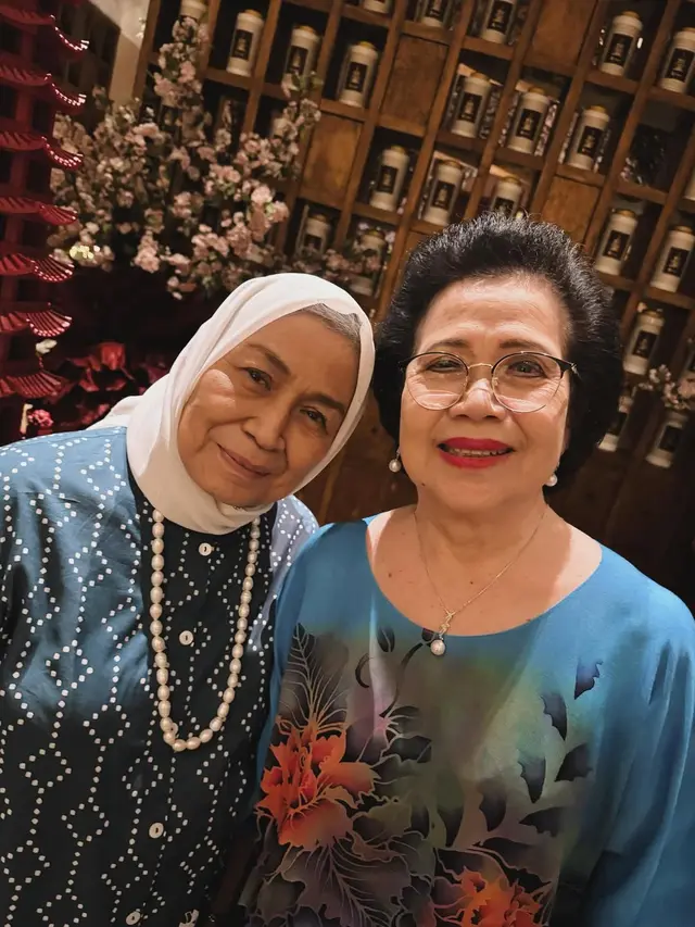 Potret Orang Tua BCL yang Sehat Bugar di Usia 70 Tahun - ShowBiz Liputan6.com