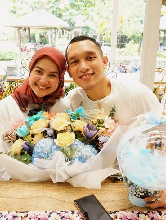 10 Potret Mesra Giovanni Tobing dan Istri 11 Tahun Nikah - Photo Fimela.com