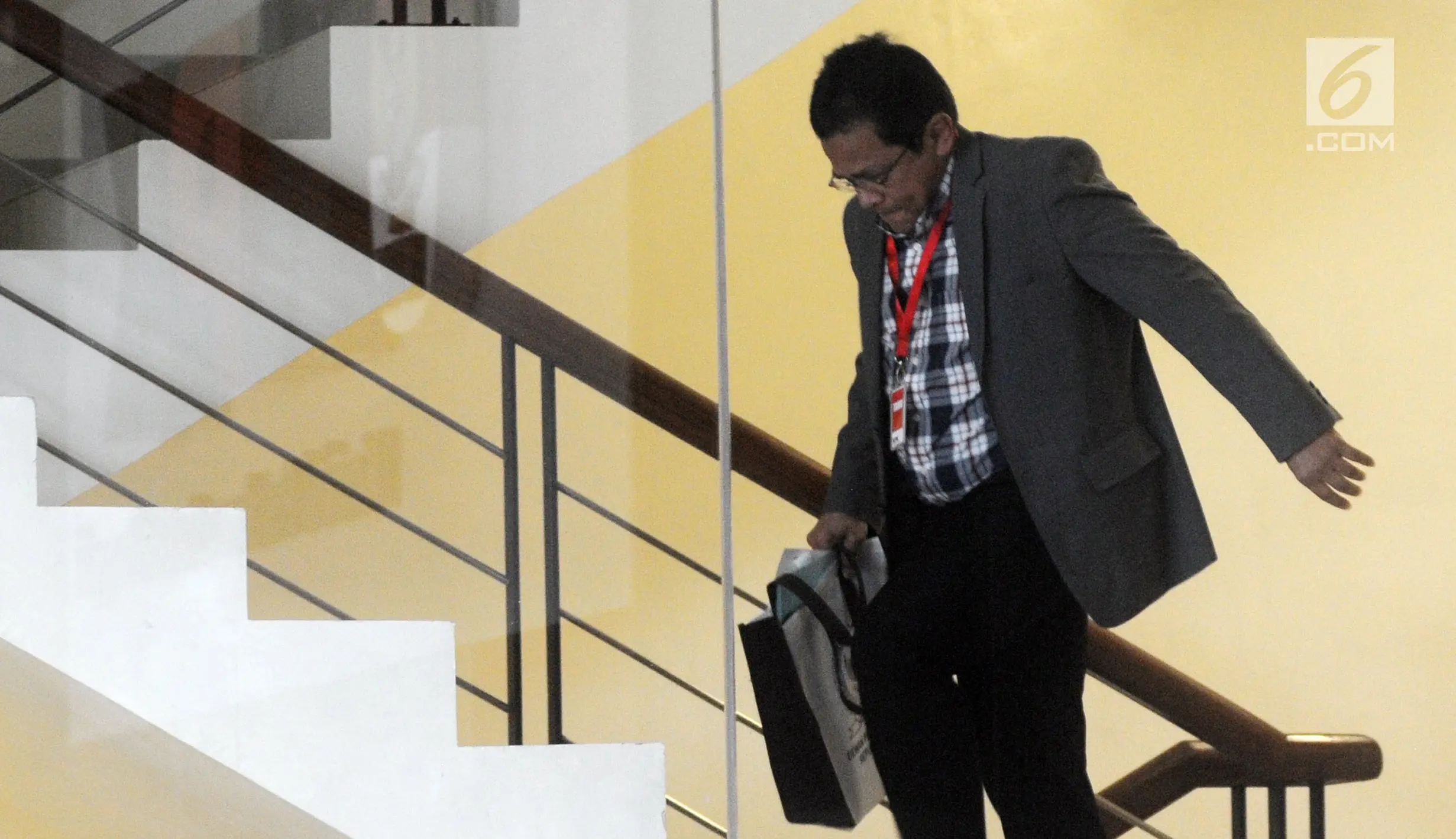 FOTO: Suap DAK Kebumen, KPK Kembali Periksa Sekjen DPR Indra Iskandar ...