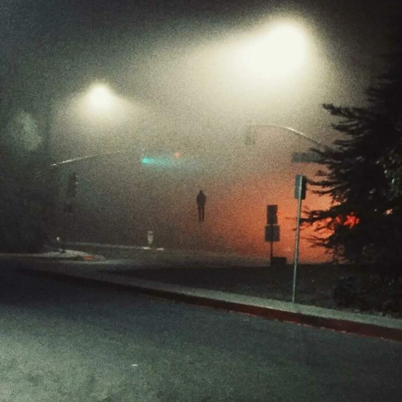 6 Foto Penampakan Seram Ini Munculkan Beragam Imajinasi, Bikin ...