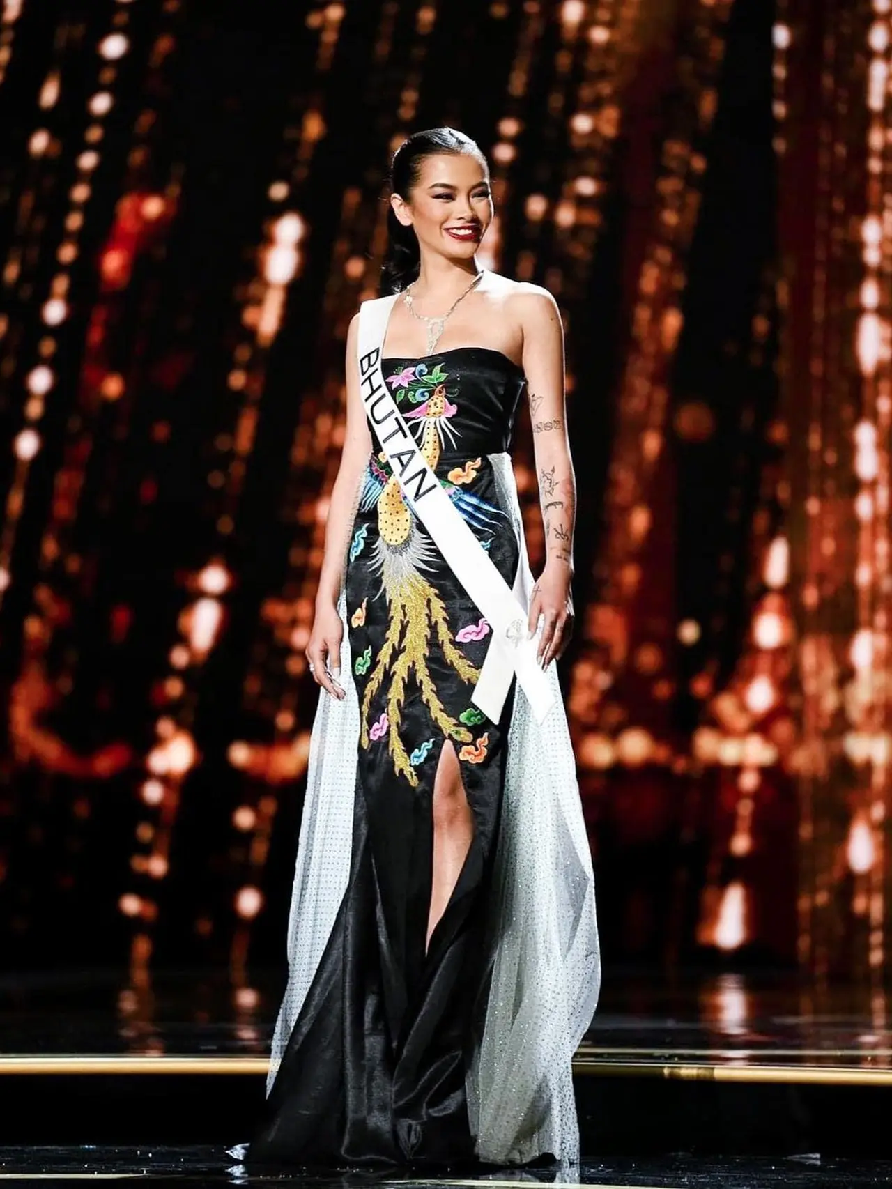 10 Potret Finalis Miss Universe 2022 di Kompetisi Gaun Malam, Ada ...