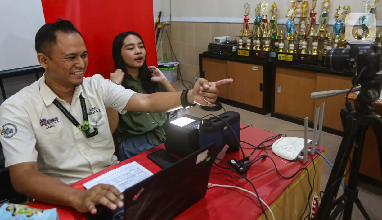 Perekaman KTP Elektronik Jemput Bola ke Sekolah - Foto Liputan6.com