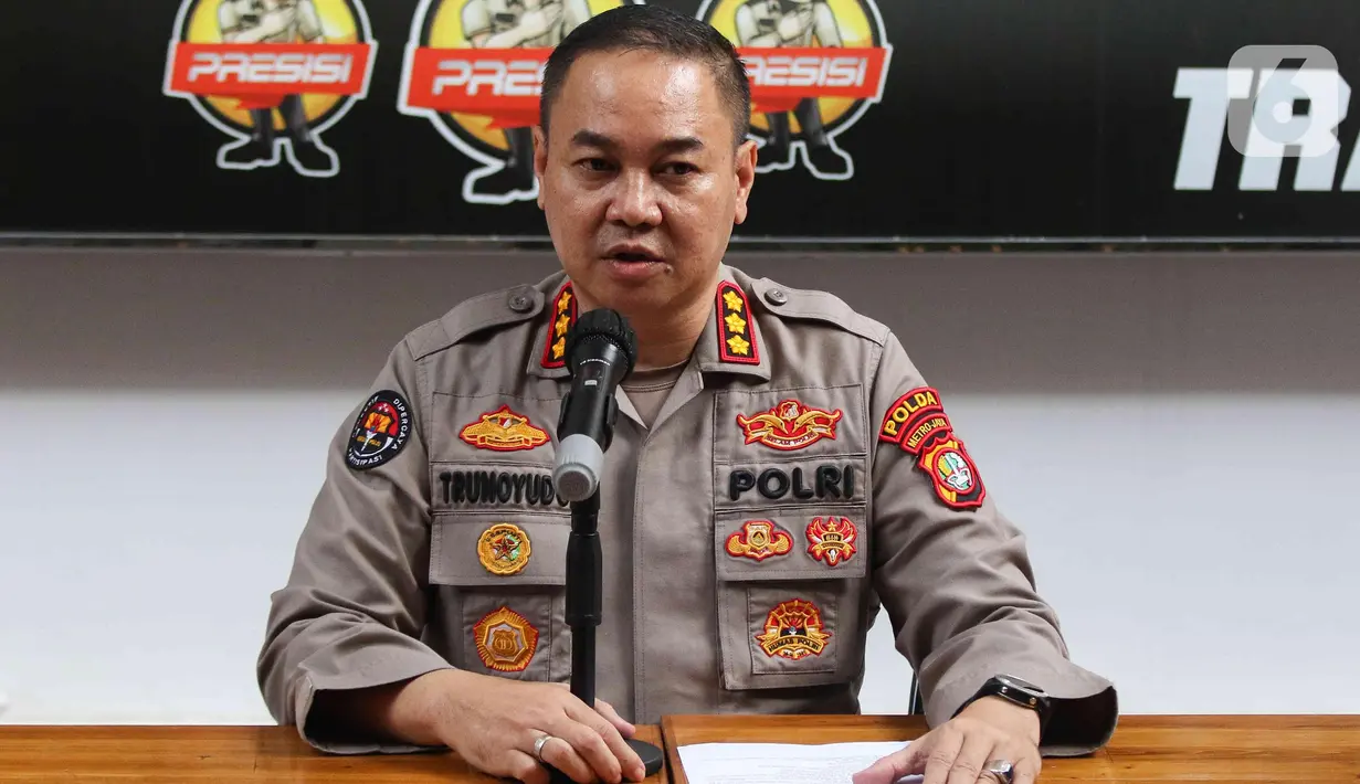 Penampakan Aktor Revaldo Pakai Rompi Tahanan untuk Kali Ketiga - Foto Liputan6.com