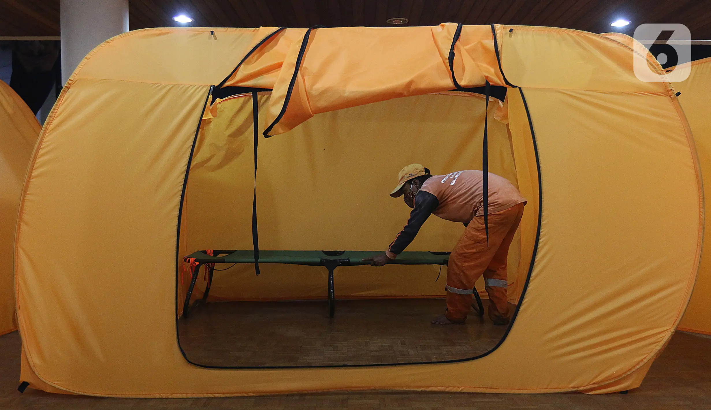 FOTO: Bilik Isolasi Pasien COVID-19 di Balai Latihan Kesenian Jakarta ...