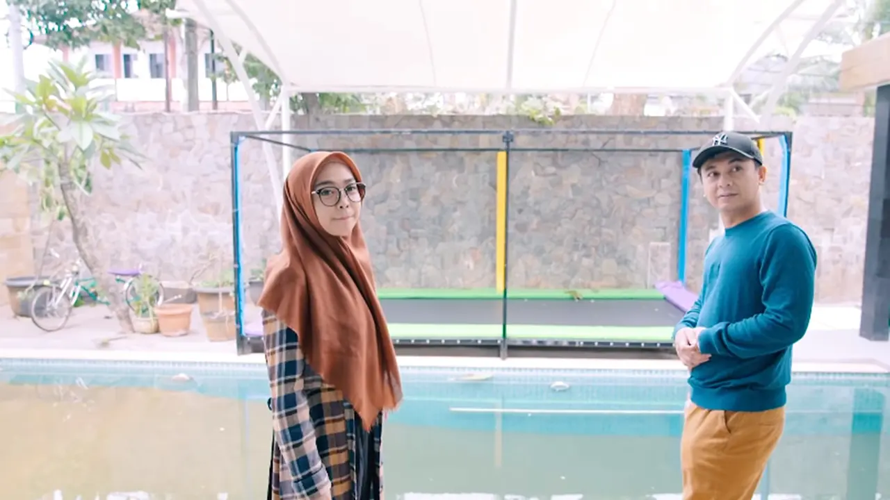 Viral Video Ria Ricis Menangis Saat Tahu Usia Raditya Dika Hampir ...