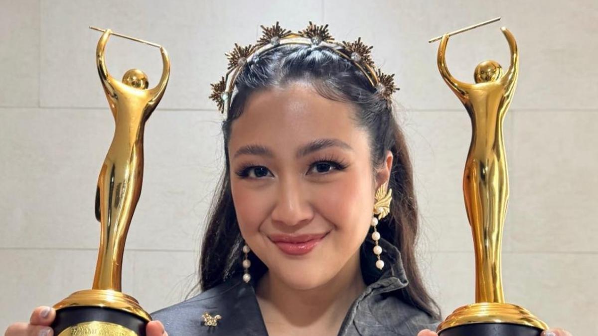 Sherina Munaf Tampil Memukau di AMI Awards 2024, Raih Dua Penghargaan Bergengsi - Fashion Fimela.com