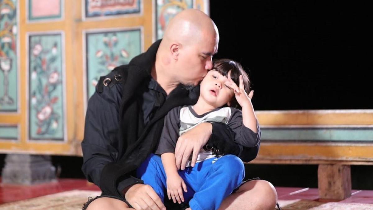 Mulan Jameela Pamer Potret Ahmad Dhani di Hari Ayah Nasional ...