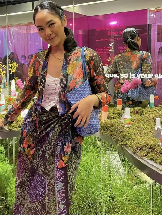 Parade Berkebaya Rania Yamin, Lestarikan Gaya Etnik dengan Sentuhan Stylish Kekinian - Photo ...