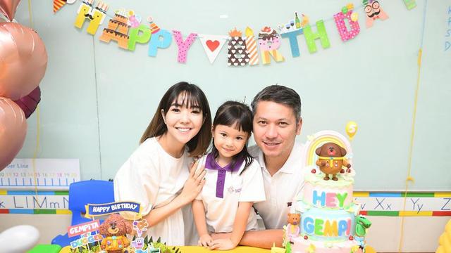 Didoakan Rujuk, Ini 6 Momen Kompak Gading Marten dan Gisella Anastasia Asuh Gempi - Hot Liputan6.com
