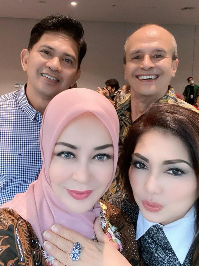 6 Potret Chintami Atmanagara Bersama Nia Daniaty dan Barry Prima ...