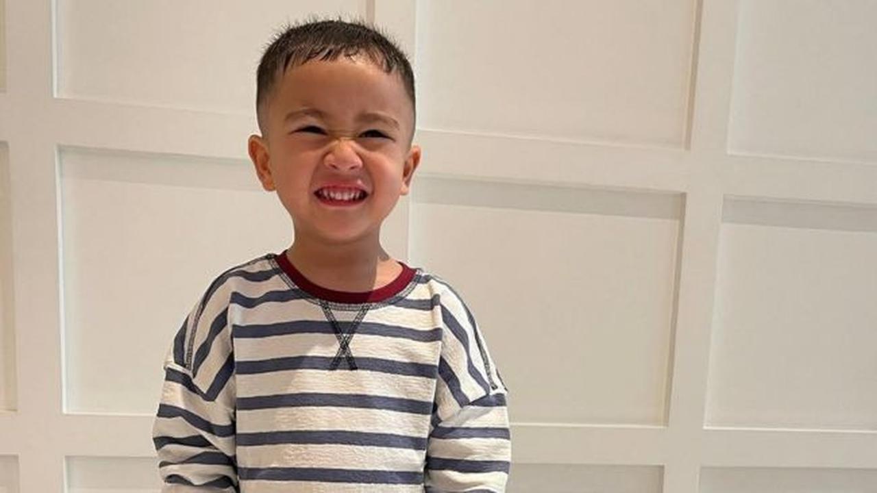 5 Potret Rayyanza dengan Gaya Outfit ala Skena, Bocil Stylish dan ...