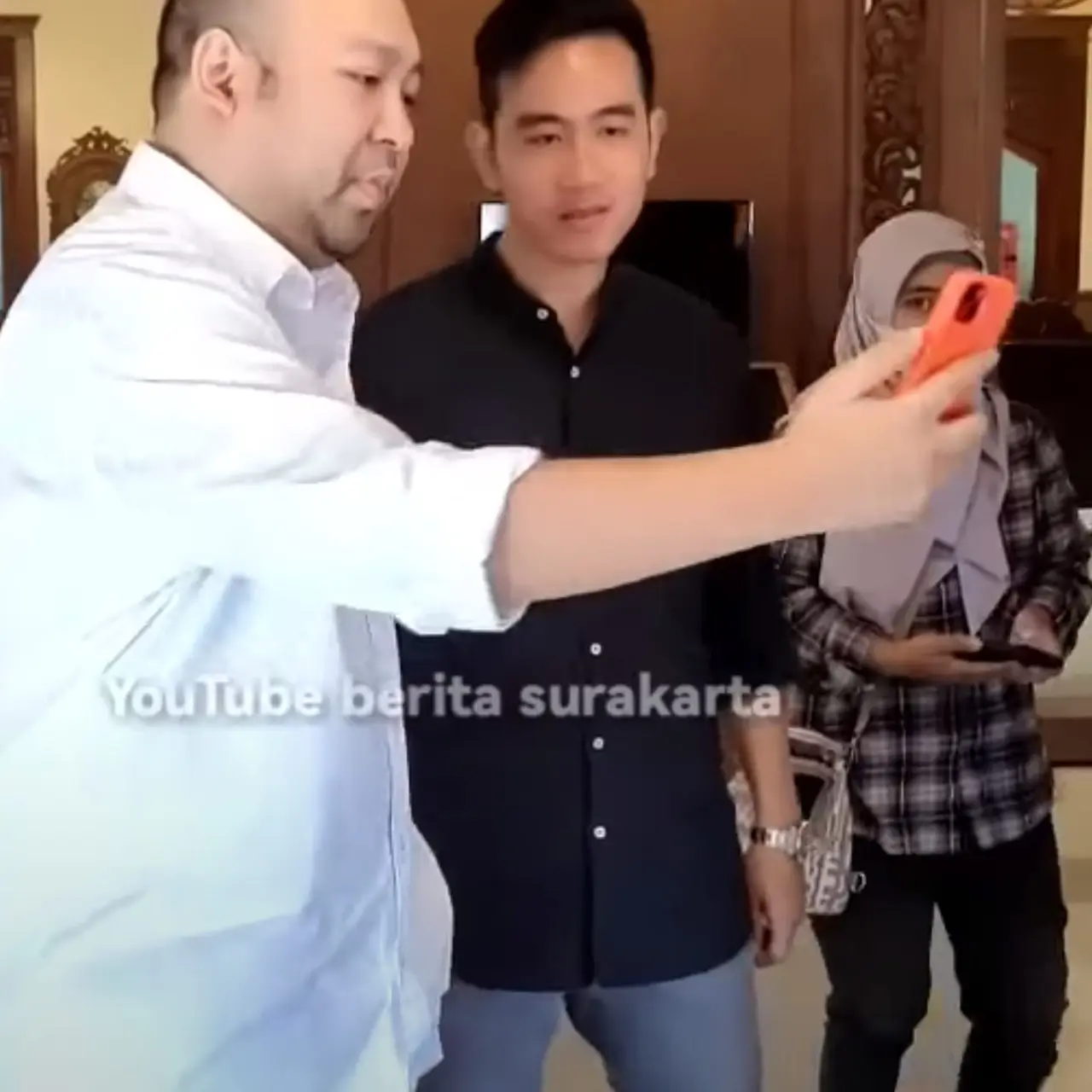 Anak Prabowo Bikin Baju untuk Iriana Jokowi, Dititipkan Ke Gibran ...