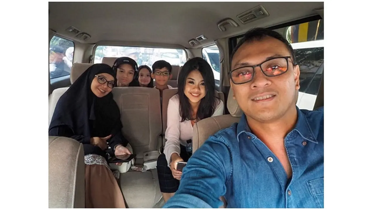 Jarang Tersorot, Ini 7 Potret Kebersamaan Andra 'Dewa 19' dan Keluarga ...