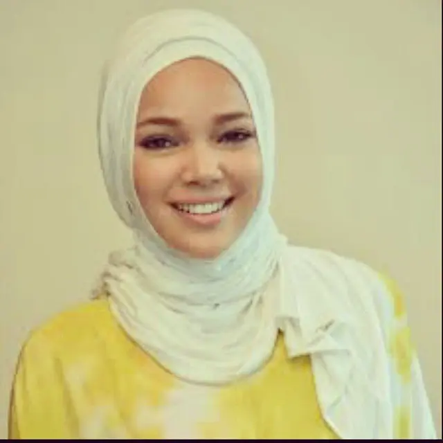 6 Potret Lawas Dewi Sandra di Awal Berhijab, Ubah Penampilan Usai ...