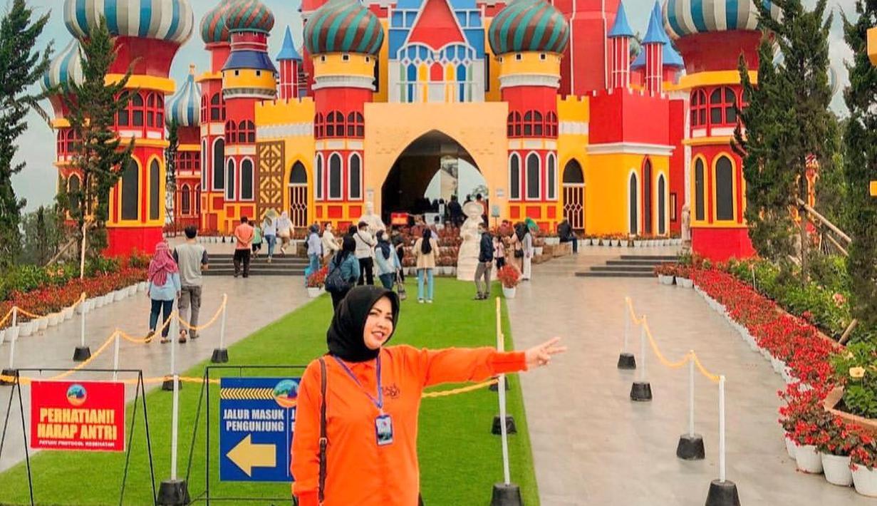 10 Potret Wisata Taman Bunga Milik Dewi Perssik, Keren Banget Kerajaan ...