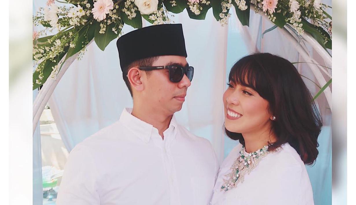 Suami Fitri Tropica Kaget Lihat Istri Tampil Berhijab - Photo Fimela.com