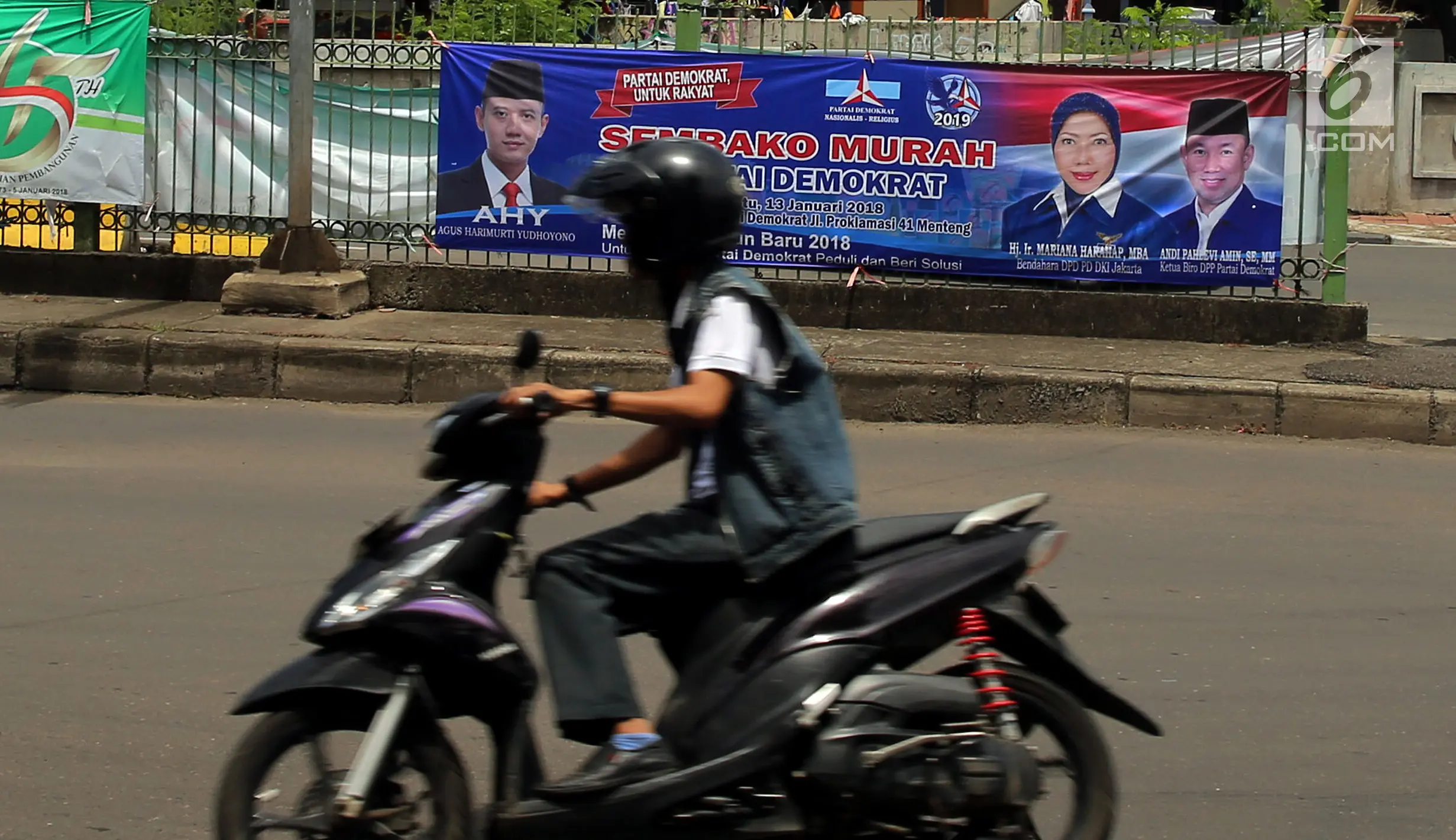 FOTO: Lomba Ambil Hati Rakyat, Partai Politik Mulai Pasang Spanduk ...