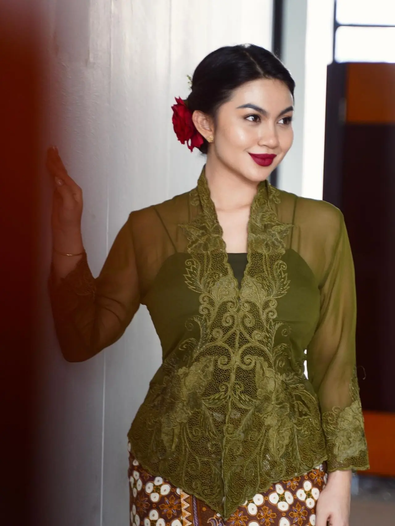 10 Artis Indonesia yang Tampil Cantik Memesona di Acara Istana Berkebaya - Entertainment Fimela.com