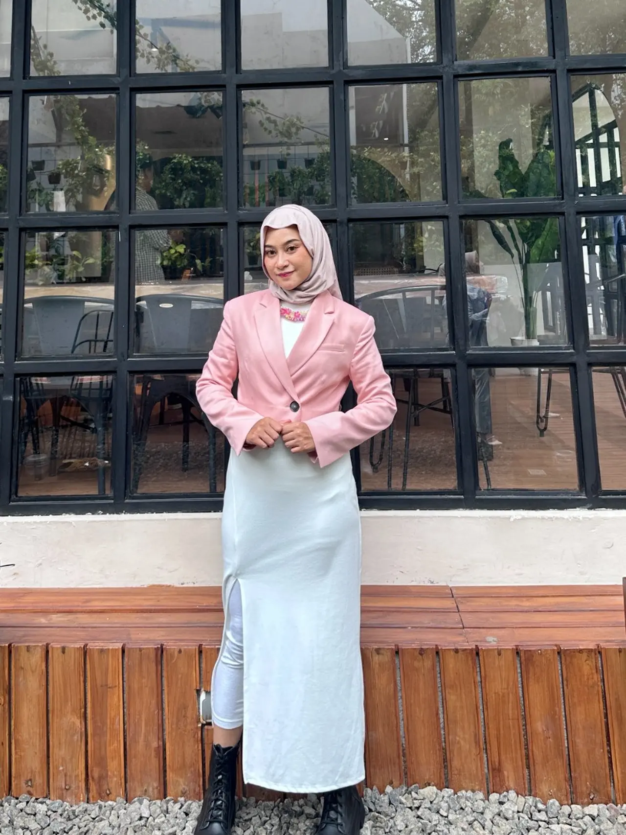 Selebgram Asal Jember Tri Indah Impiyani Bagikan Ide Outfit Of The Day ...