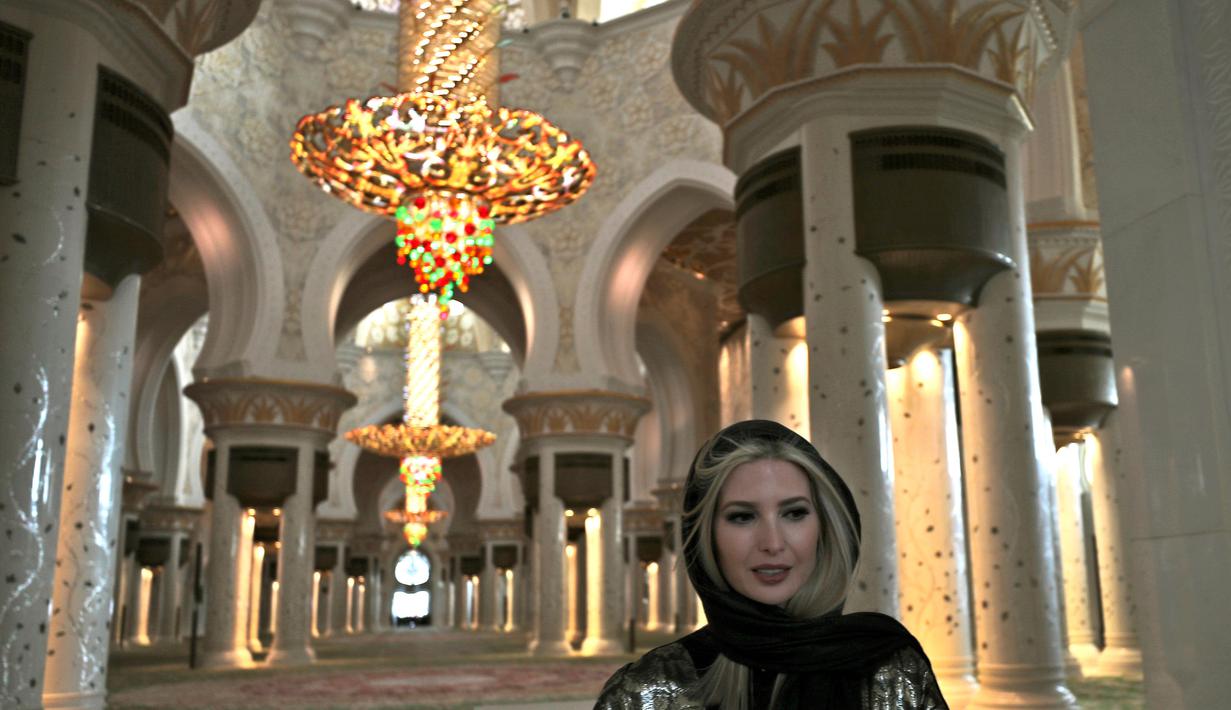 FOTO: Penampilan Ivanka Trump Sambangi Masjid Terbesar di UEA