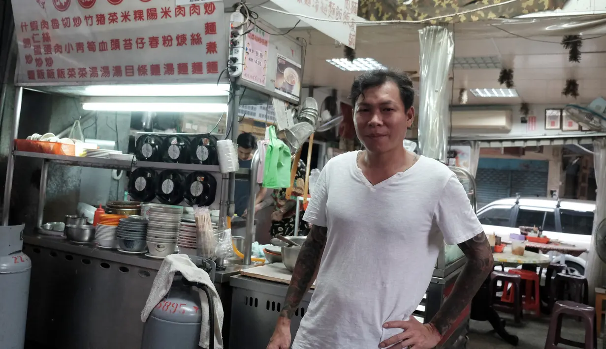 FOTO: Tobat, Mantan Gangster Taiwan Kini Jadi Penjual Mi - Foto ...