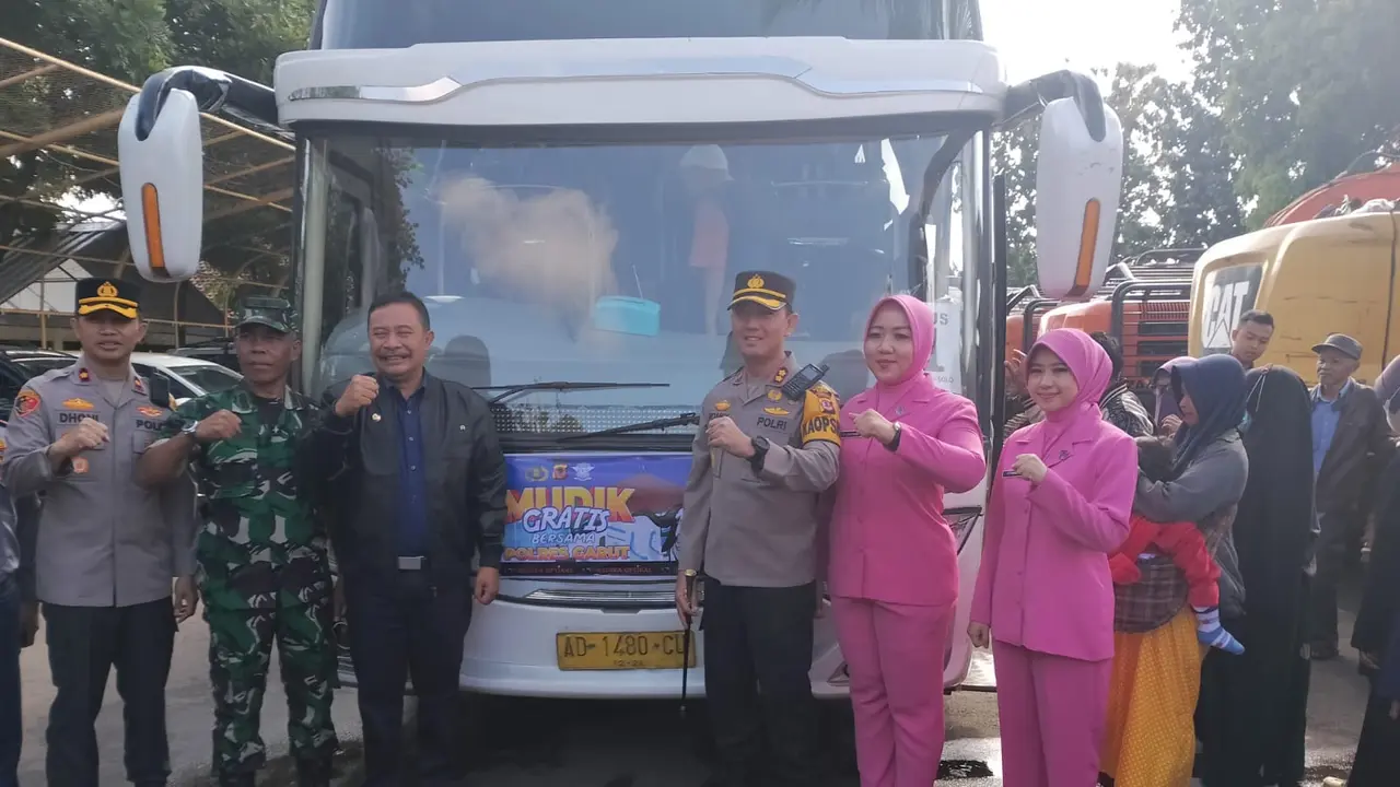 Bismillah Selamat Sampai Tujuan, Polres Garut Lepas Ratusan Pemudik Gratis - Regional Liputan6.com