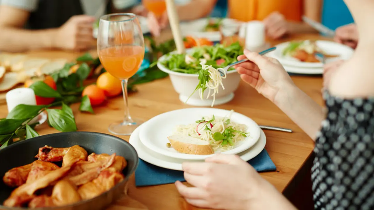 Perhatikan 6 Table Manner Sederhana Ini Jika Kamu Menyantap Hidangan ...