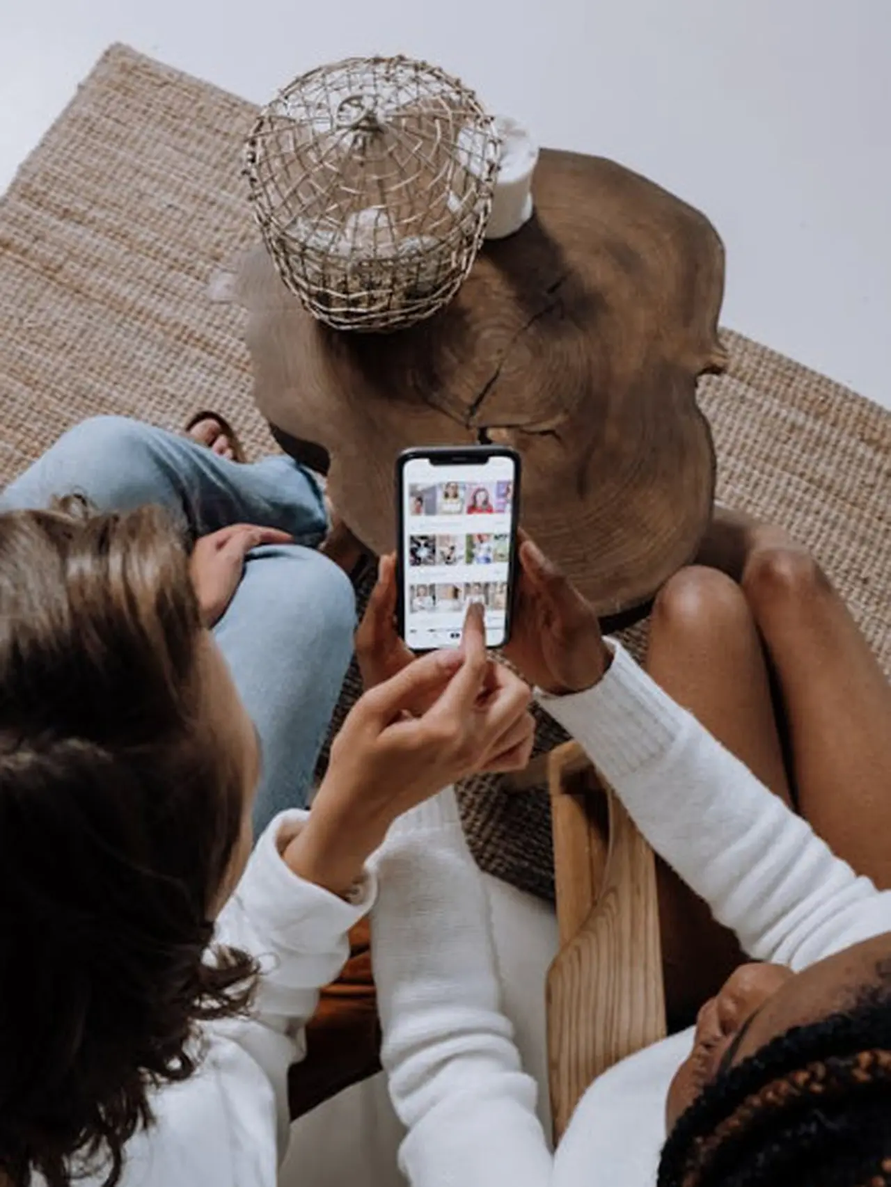 Arti Oversharing: Pengertian, Penyebab, dan Cara Mengatasinya - Feeds ...