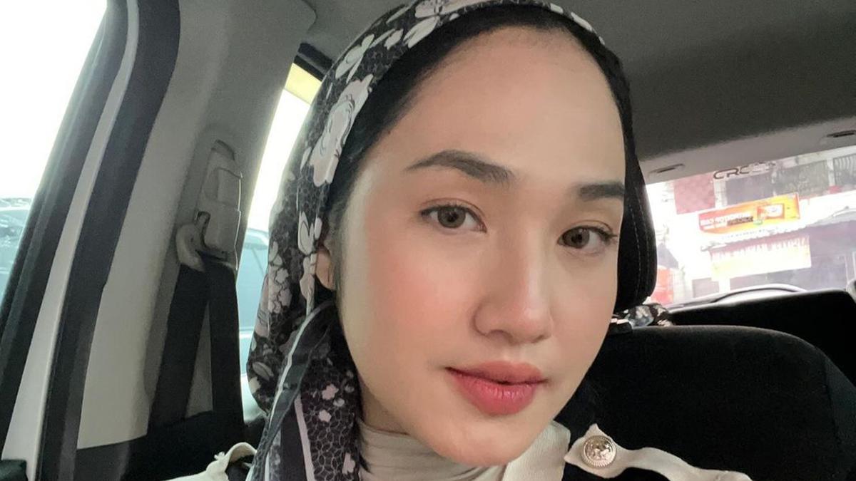 Potret Terbaru Hafna Alliya Istri Angga Putra 'Anak Langit', Gaya ...