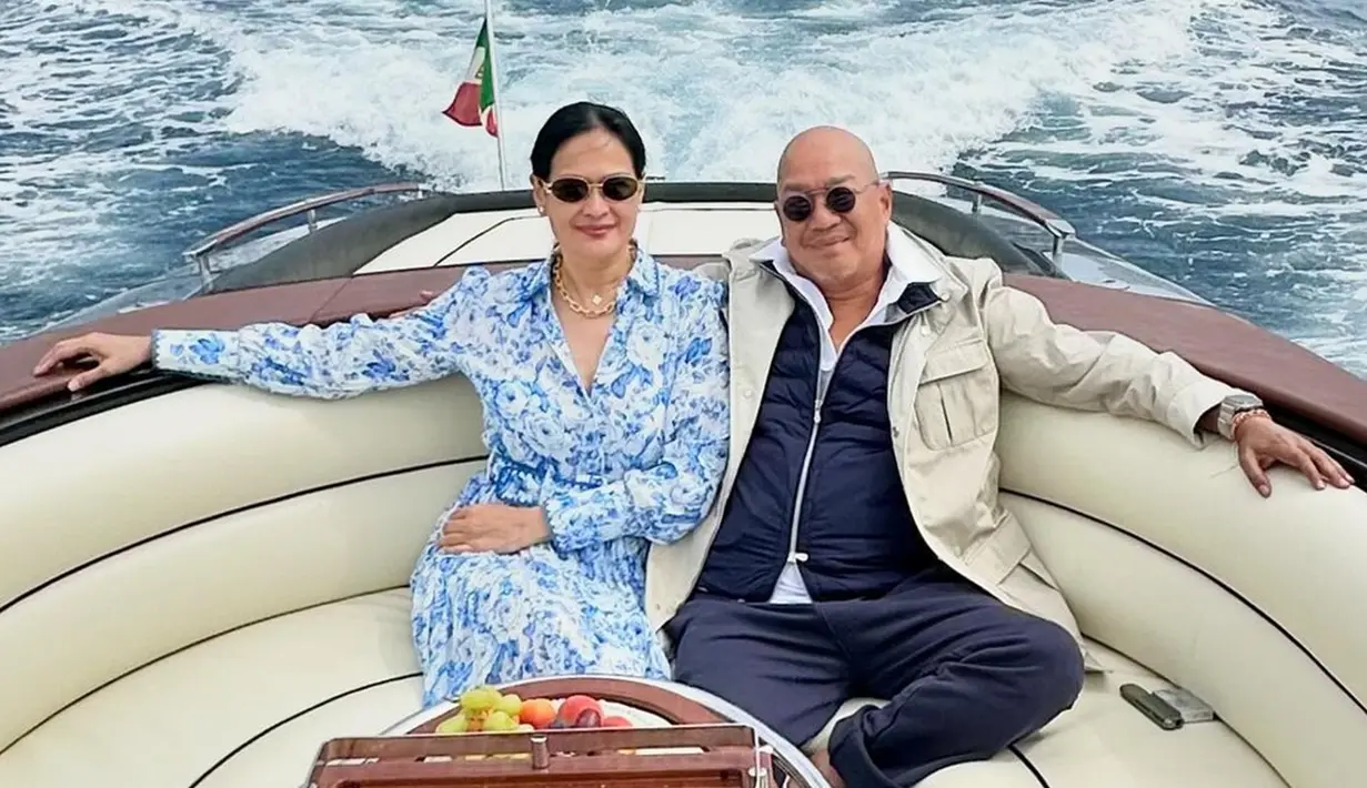 Potret Mesra Donna Harun dan Suami yang Jarang Tersorot, Dikira Pacar ...