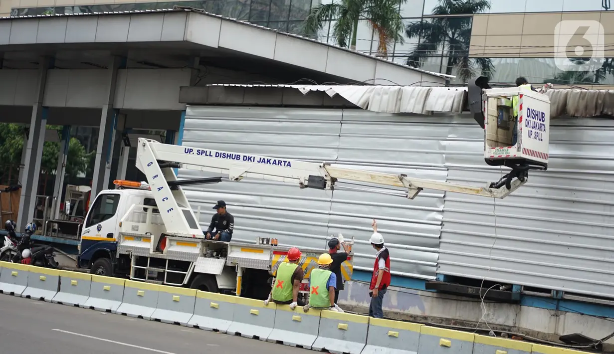 FOTO: Ditarget Beroperasi pada Senin, Perbaikan Halte Transjakarta yang ...
