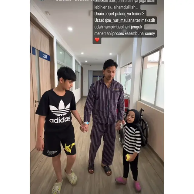 6 Potret Terbaru Sonny Septian Usai Operasi, Belajar Jalan di Lorong RS ...