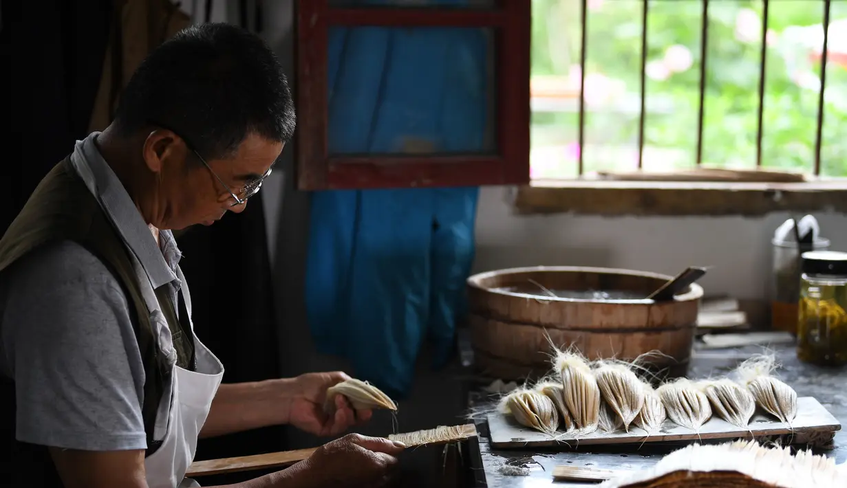 FOTO: Melihat Pembuatan Kuas Tinta di China - Foto Liputan6.com