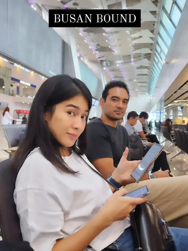 7 Potret Pemain Gadis Kretek Berangkat ke BIFF 2023 di Busan, Penuh Antusias - Hot Liputan6.com