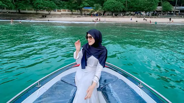 Sosok Alya Nabila, Istri Gunawan Dwi Cahyo yang Mencuri Perhatian - Hot Liputan6.com