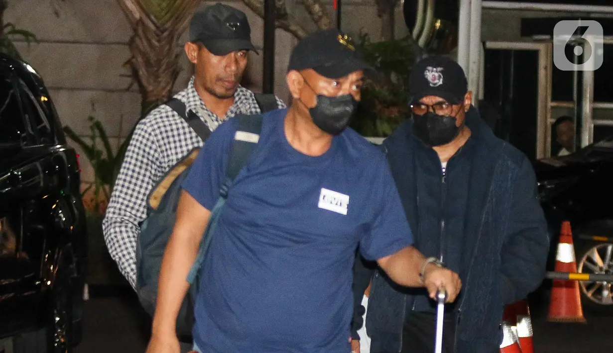 Terjerat OTT, Pj Bupati Sorong Yan Piet Mosso Tiba di Markas KPK - Foto ...