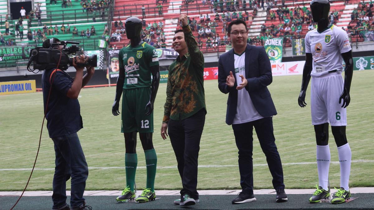 Persebaya Pamerkan Jersey Baru di Blessing Game - Bola Liputan6.com
