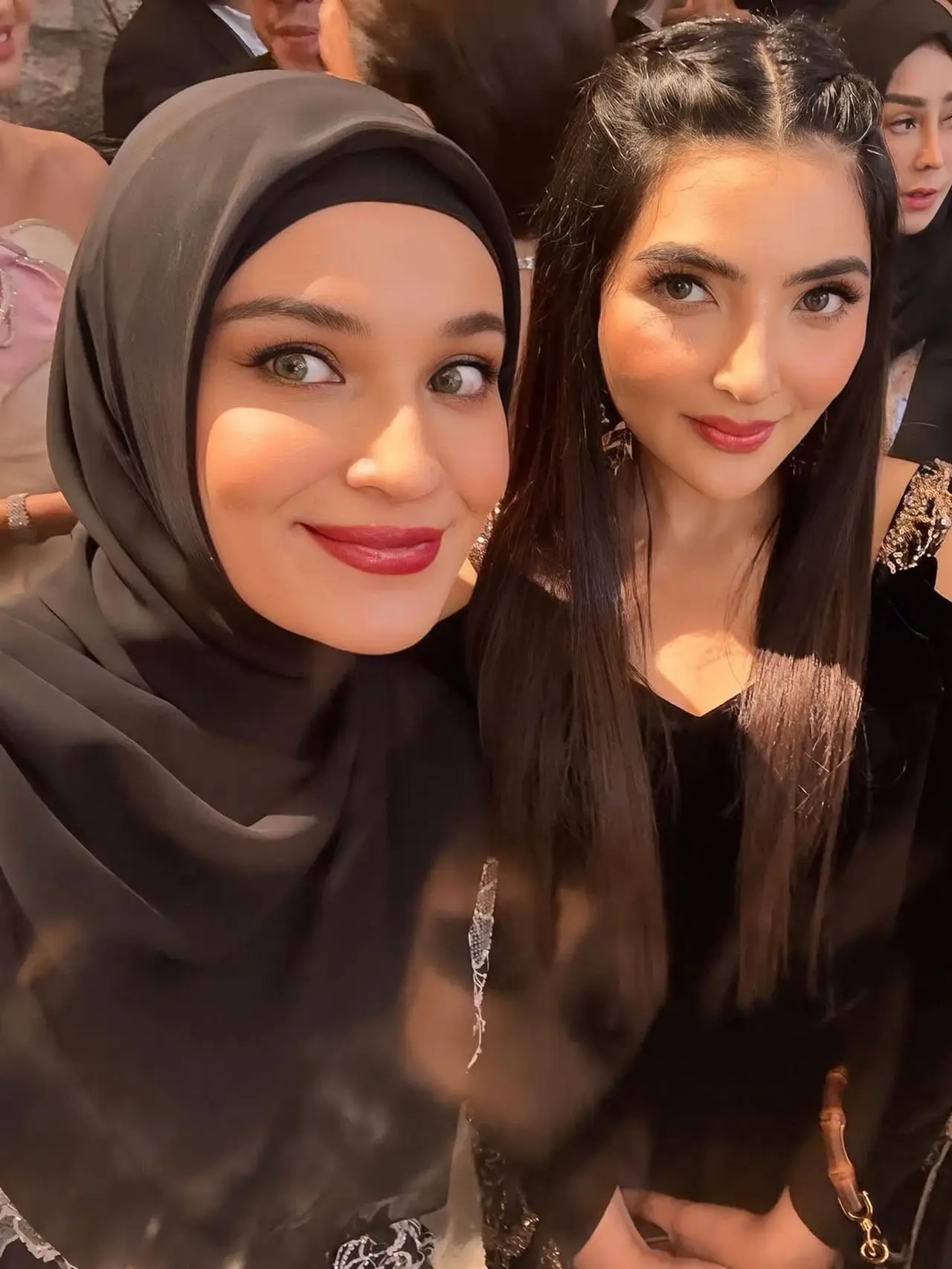 Model Long Dress Brokat Shiren Sungkar di Resepsi Luna Maya, Ini ...