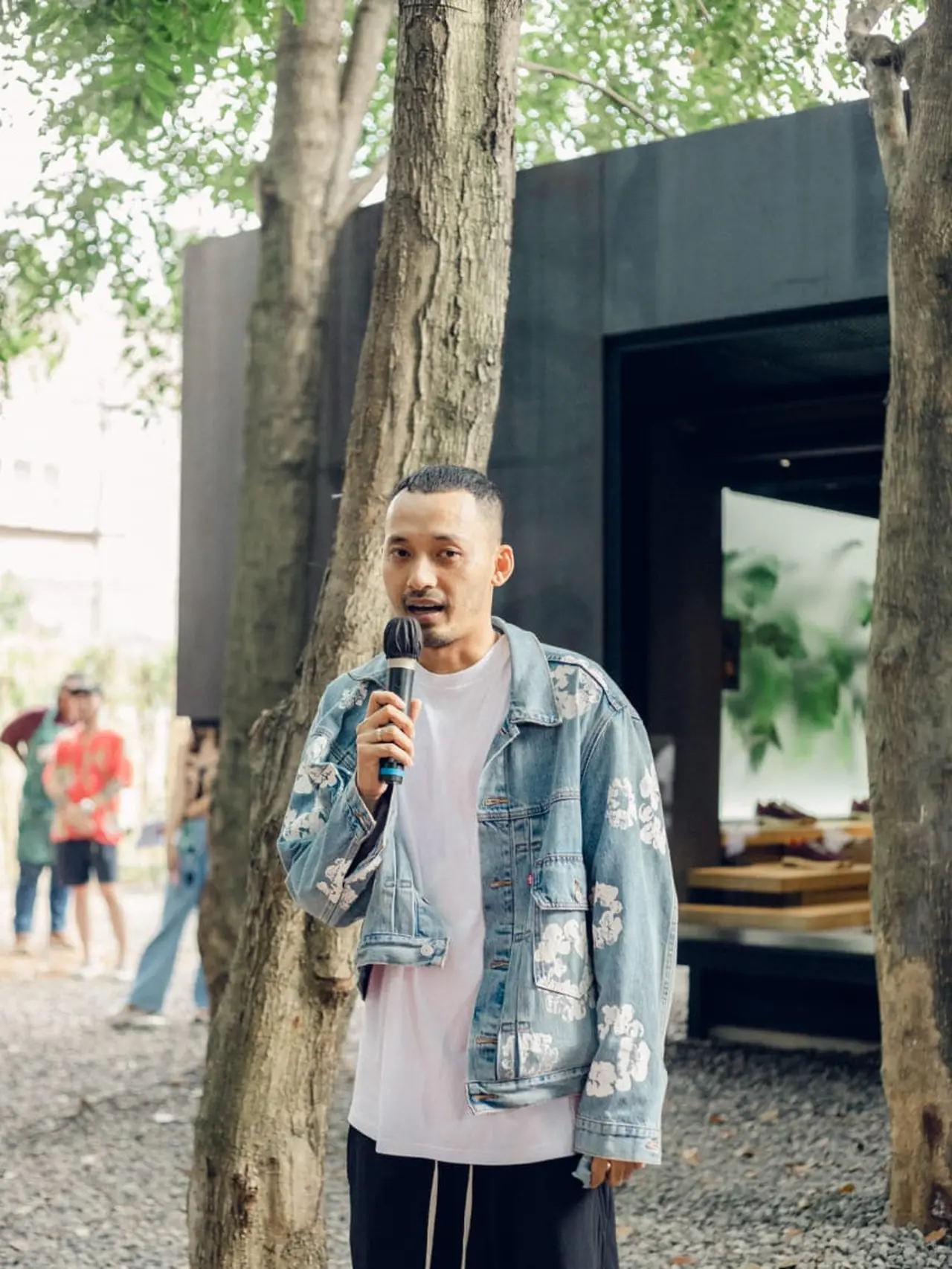 Influencer Aji Handoko Sajikan Koleksi Eksklusif Sneakers Warna ...