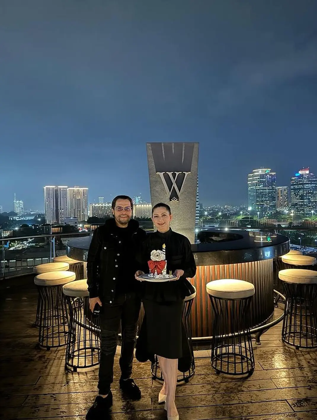 Potret Ulang Tahun Cut Keke ke-50, Rayakan Dinner Privat di Resto Mewah ...