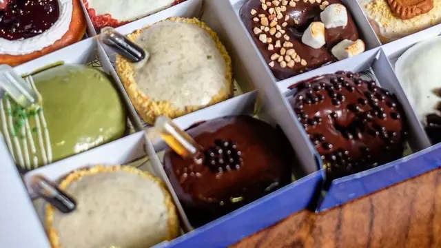 Konsep Unik Gerai Donat Premium, dari Layanan Drive-Thru hingga Saus ...