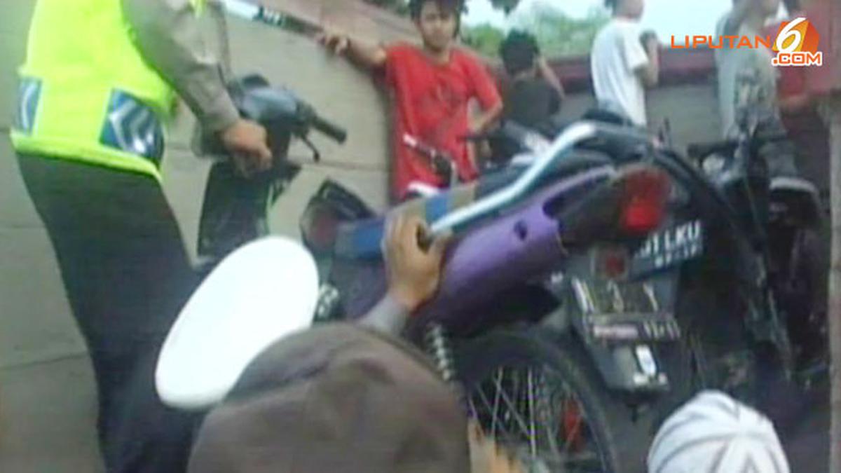 [VIDEO] Tak Nuruti Imbauan, Pembalap Liar Dipukuli Polisi