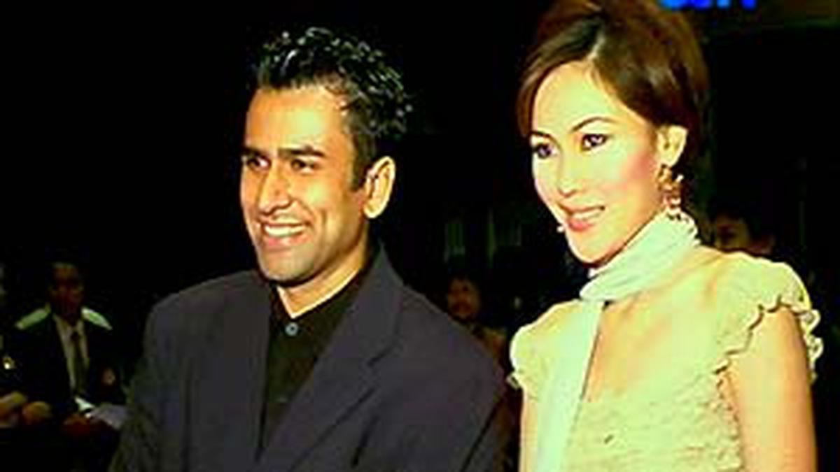 Ina Indayanti Tampil Cantik Buat Suami - ShowBiz Liputan6.com