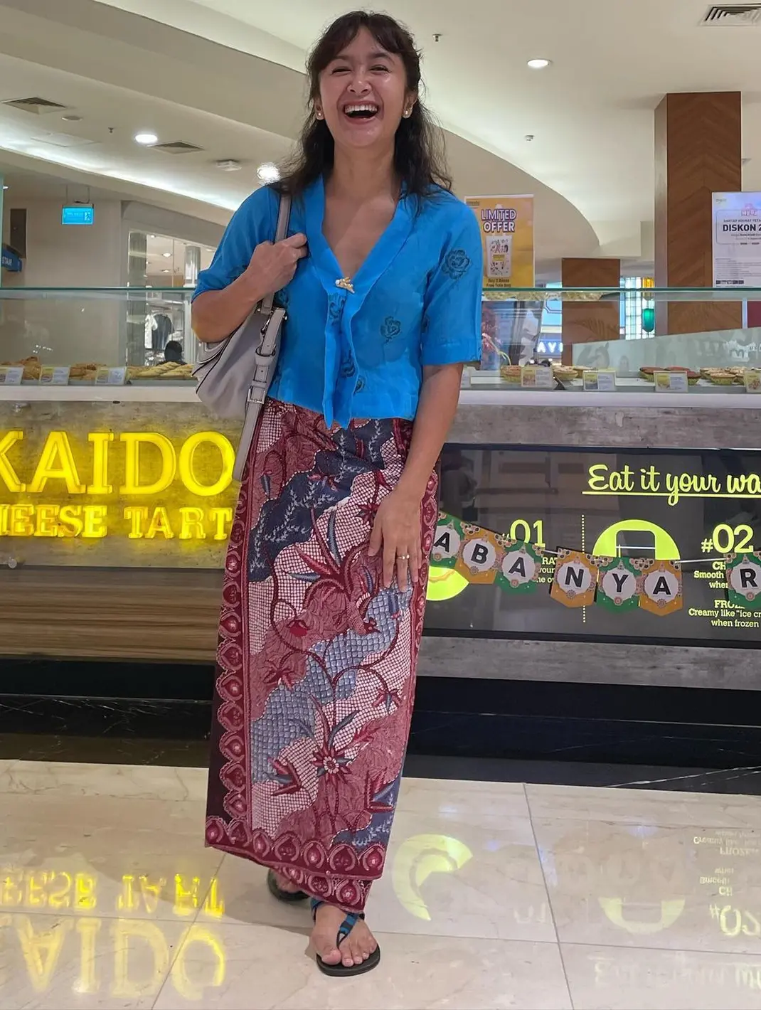 8 Inspirasi Berkain dan Berkebaya Sehari-hari, Sontek OOTD Widi Mulia ...