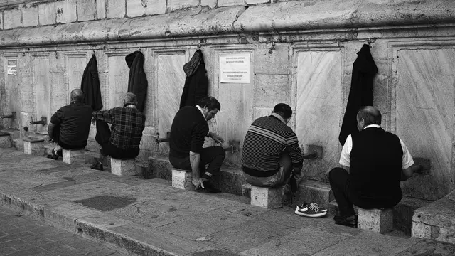 9 Contoh Perbuatan Makruh dalam Agama Islam - Ragam Bola.com