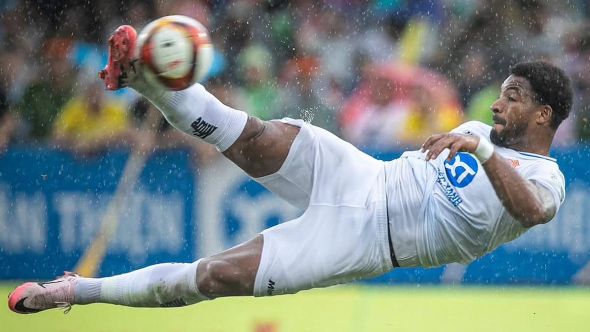 Vietnam Mau Mainkan Pemain Naturalisasi Brasil Rafaelson aka Nguyen ...