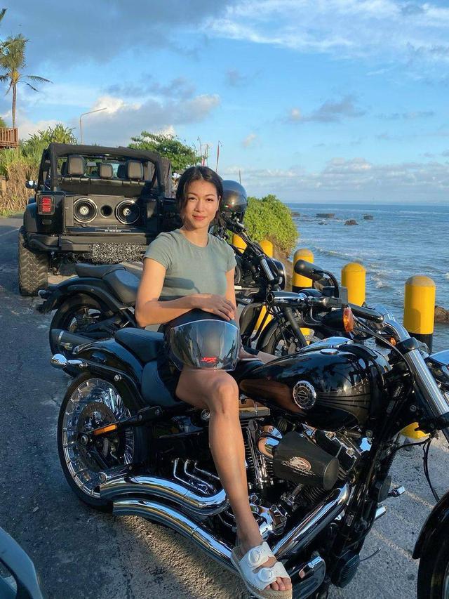 6 Potret Terbaru Karenina Sunny yang Tampil Keren Saat Naik Moge - Hot ...