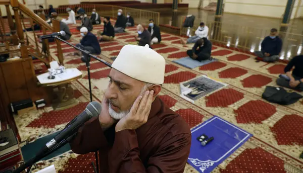Mengenal 7 Aliran dengan Pandangan Berbeda dalam Islam - Islami ...