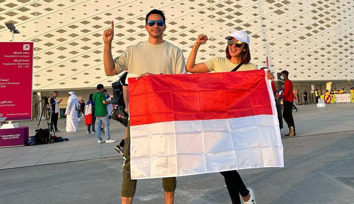Potret Kompak Donna Agnesia dan Darius Sinathrya Nonton Piala Dunia ...